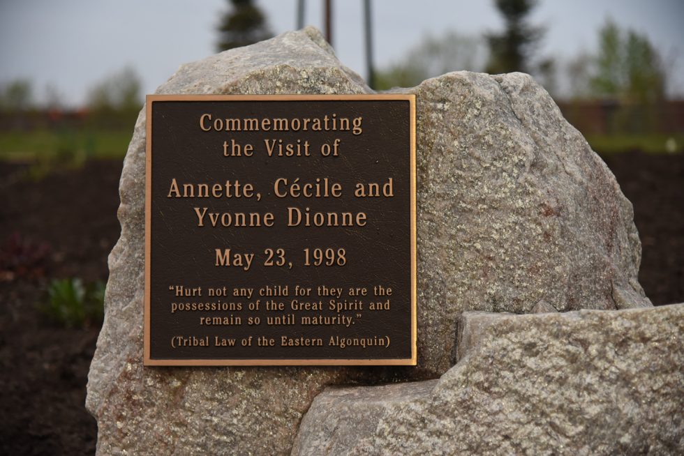 Histoire des jumelles Dionne - Tourism North Bay